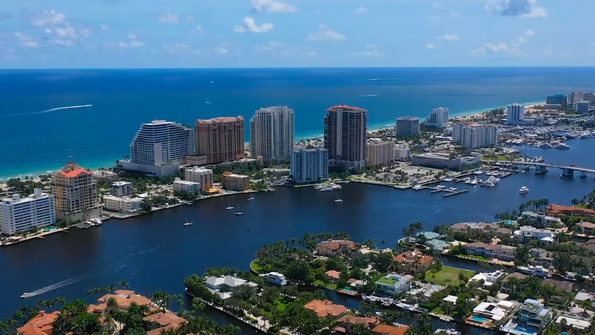 Julie Jones - VP Ultra Luxury Sales - FL | Douglas Elliman